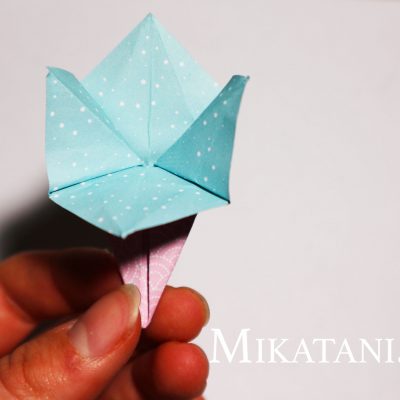 Faites une fleur (la violette) en Origami